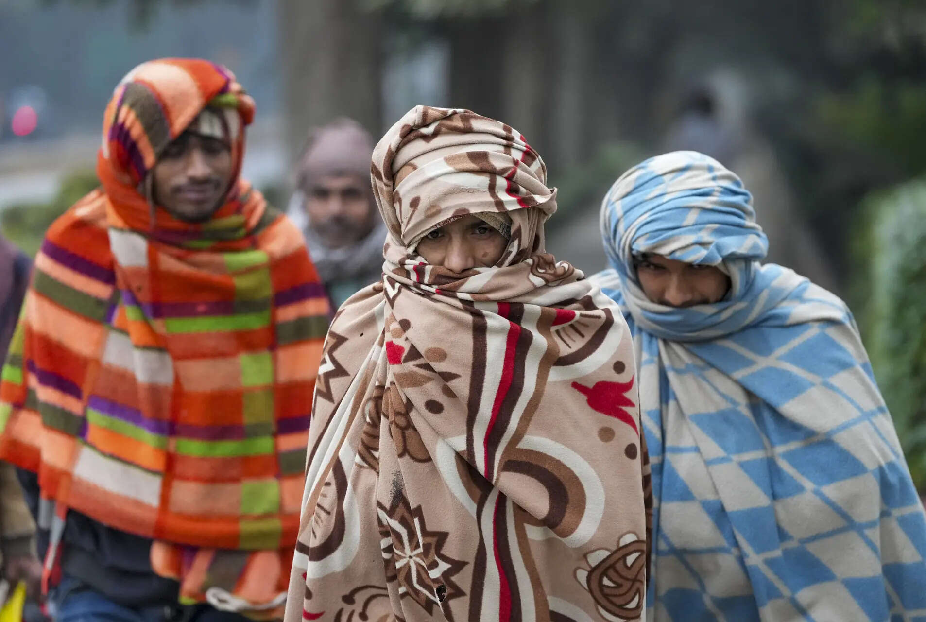 Delhi, Noida, Gurugram weather: Cold wave, dense fog persist across ...