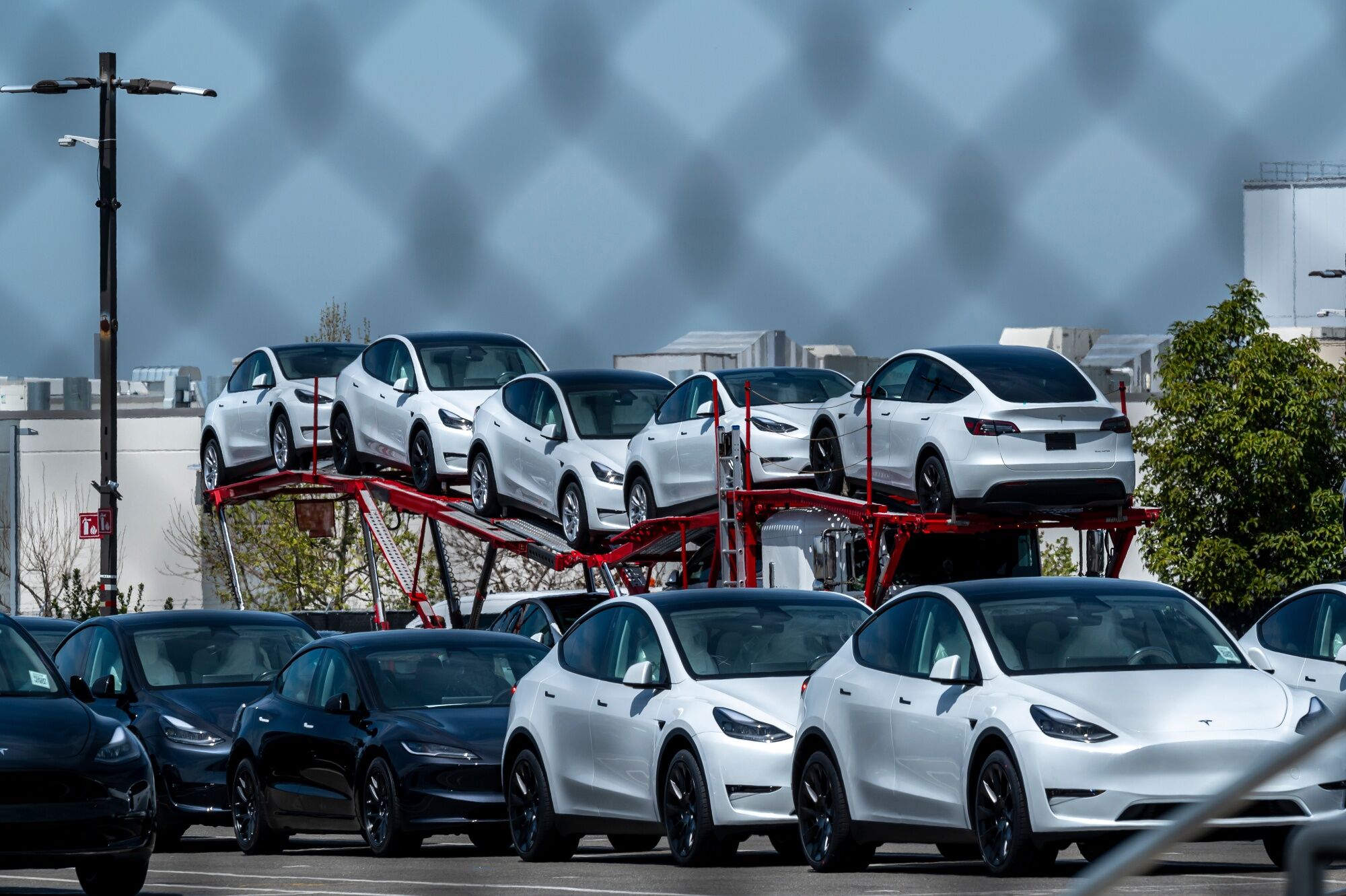 Tesla, EEOC plan talks to settle California factory racism suit