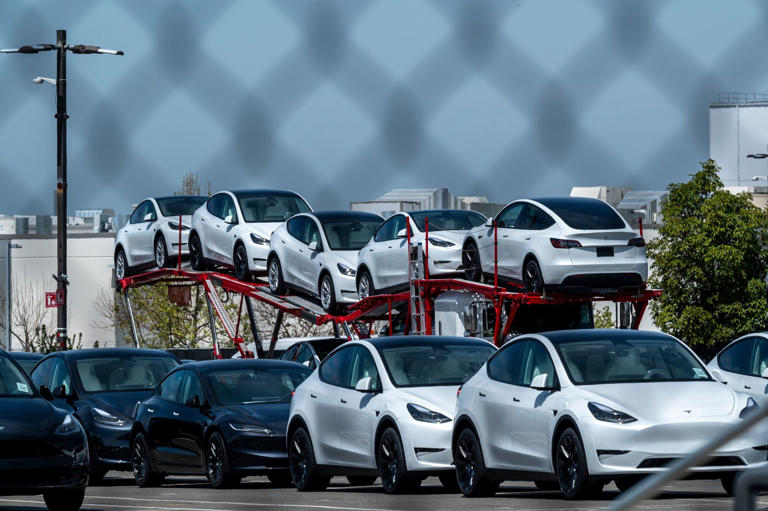 Tesla, EEOC plan talks to settle California factory racism suit