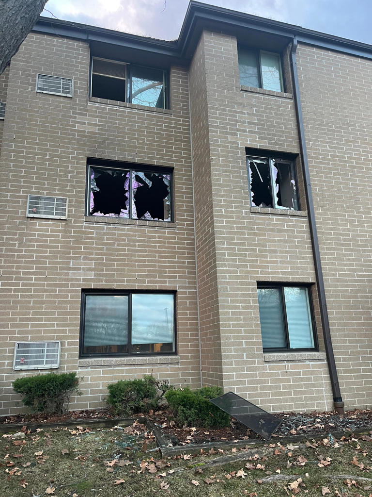 Milwaukee fire displaces 80, hospitalizes 7, renews sprinkler debate