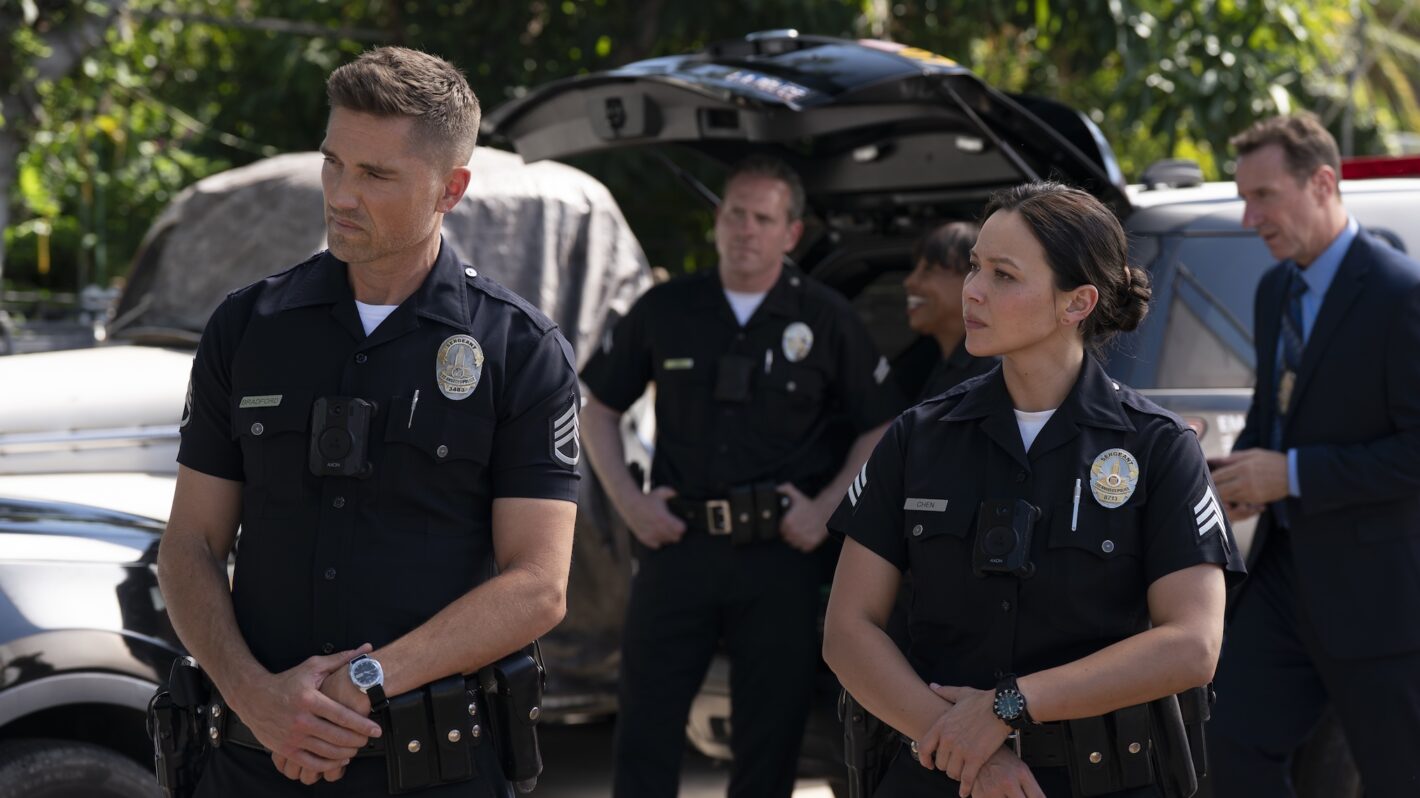 How Chenford navigates being back together & work on ‘The Rookie’