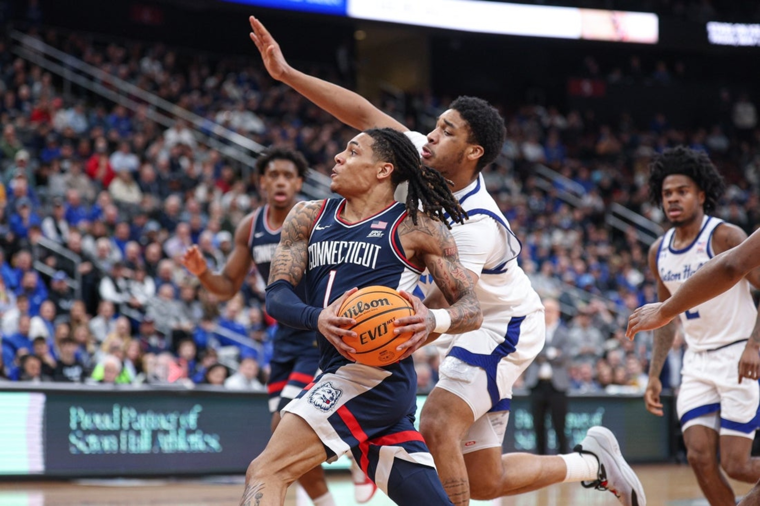 Tarris Reed Jr. nets 21 as No. 3 UConn holds off No. 25 Seton Hall