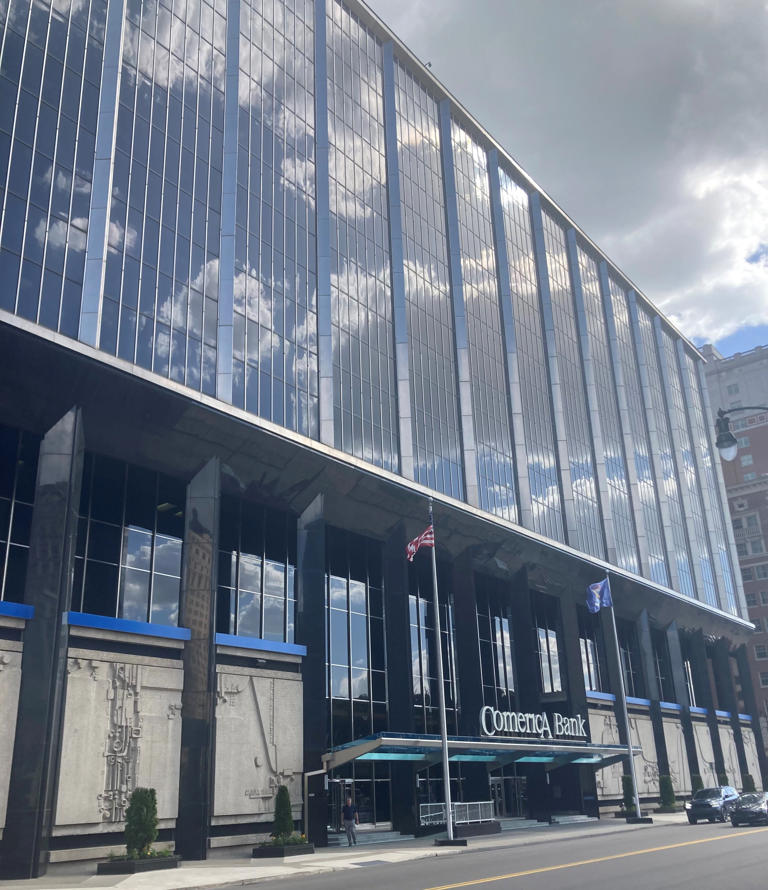 Federal Reserve OK's Fifth Third-Comerica deal, set to happen Feb. 1