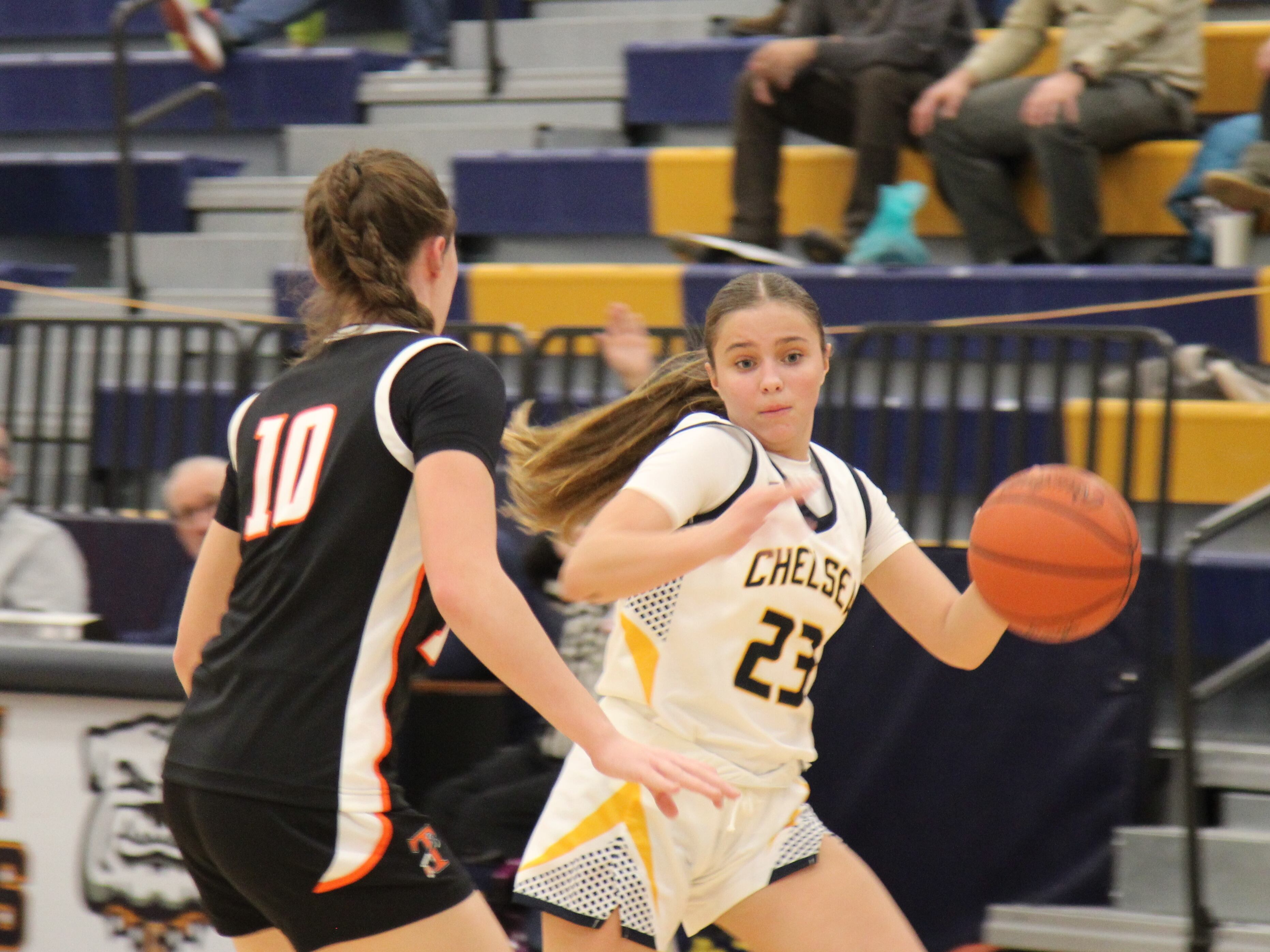 Ann Arbor girls basketball highlights: Saline, FGR extend win streaks