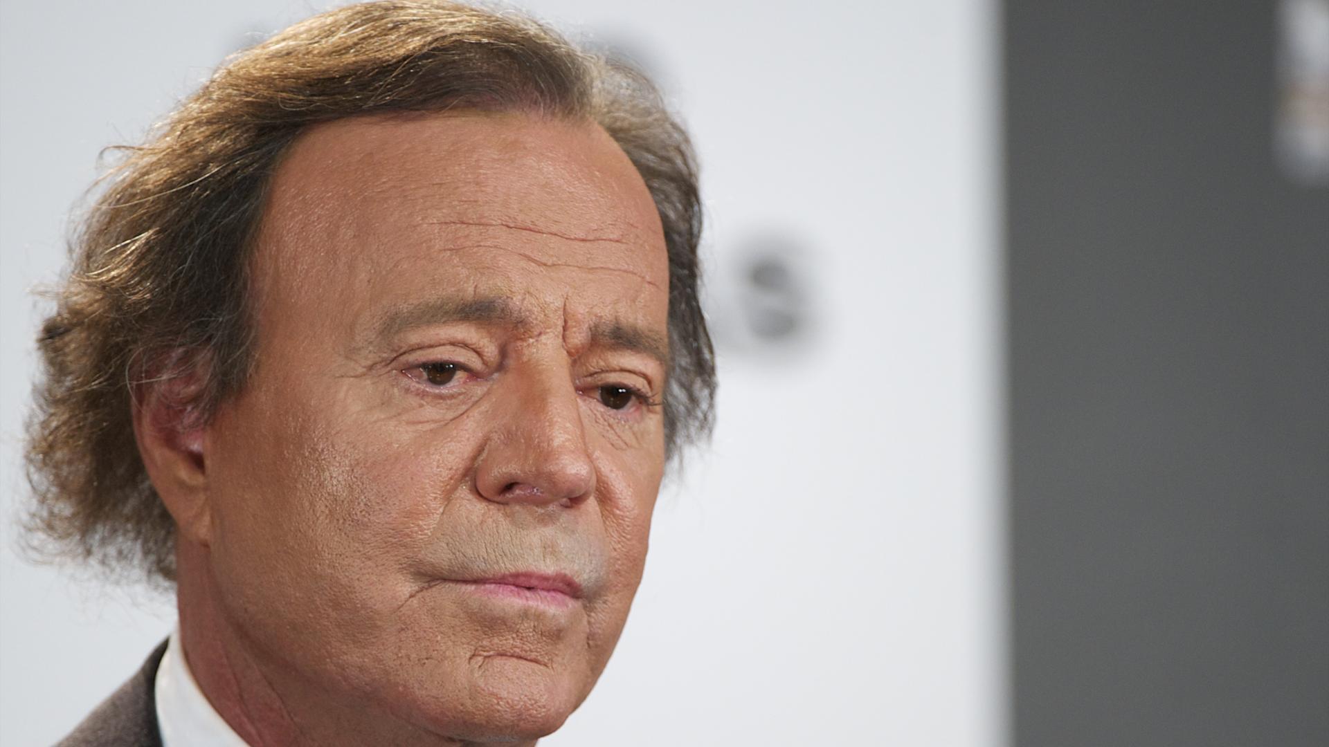 Julio Iglesias contrata al abogado de Víctor de Aldama, que defendió a ...