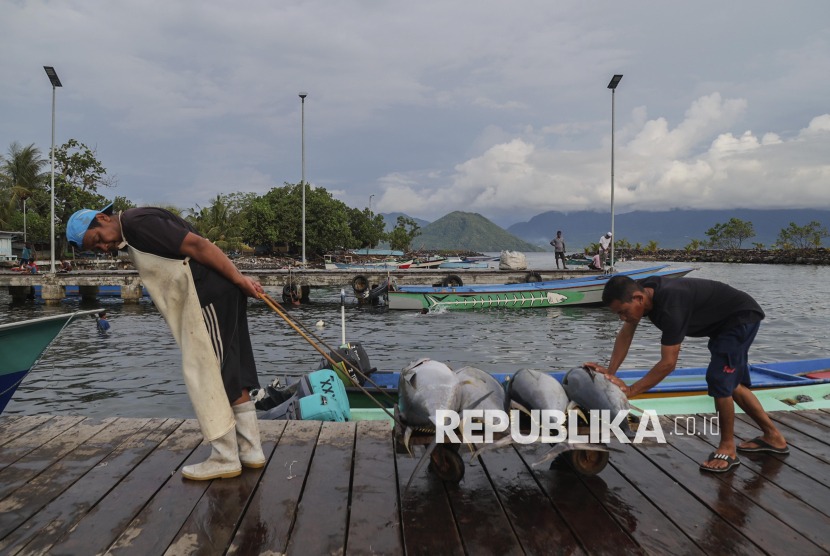Ekonomi perikanan bertumpu pada nelayan, tapi perlindungan kerja belum ...