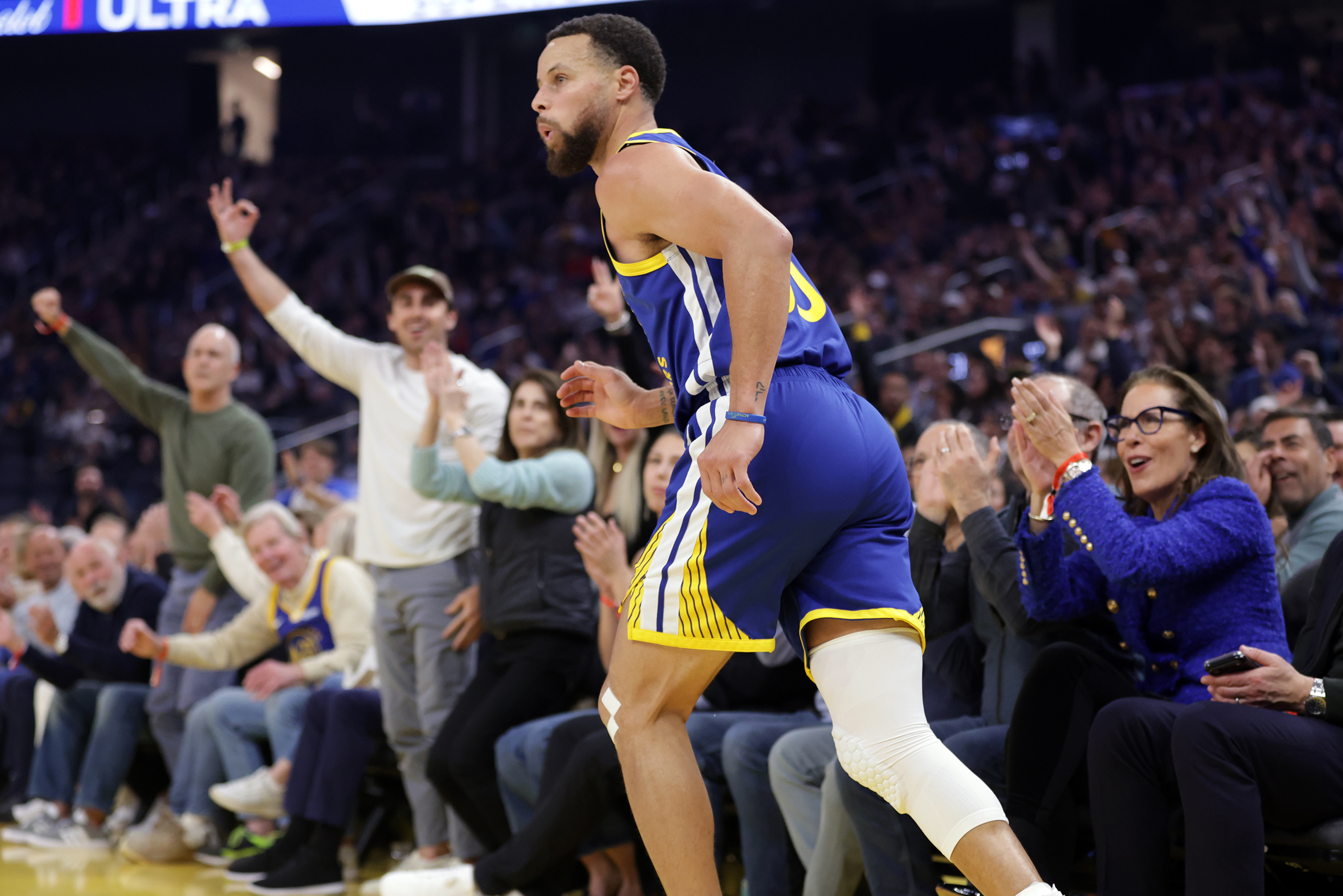 Steph Curry, Warriors cruise to 119-97 blowout victory over Trail Blazers