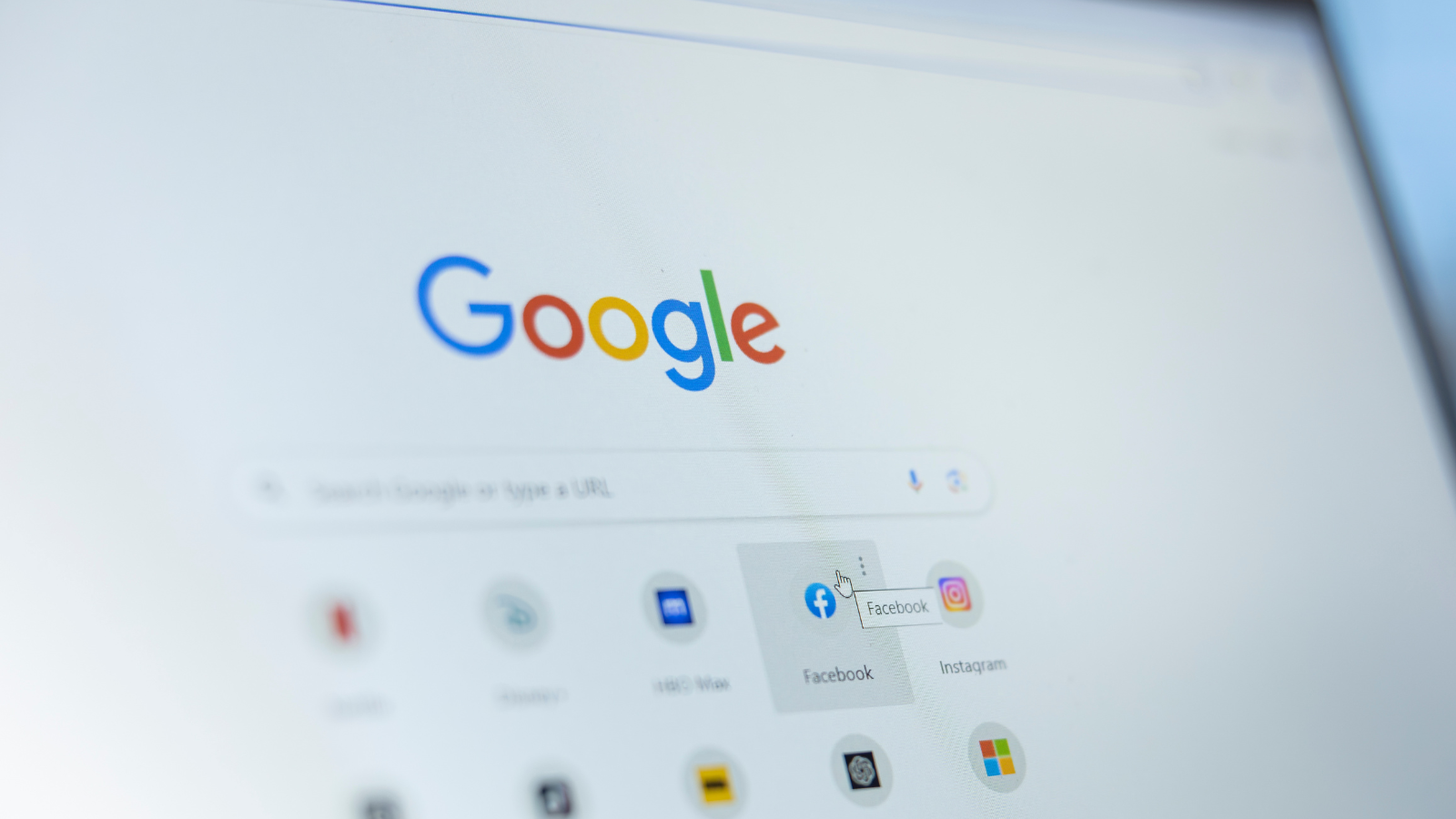 जिनके पास कॉलेज की डिग्री नहीं उन्हें भी नौकरी दे रहा है Google, को ...