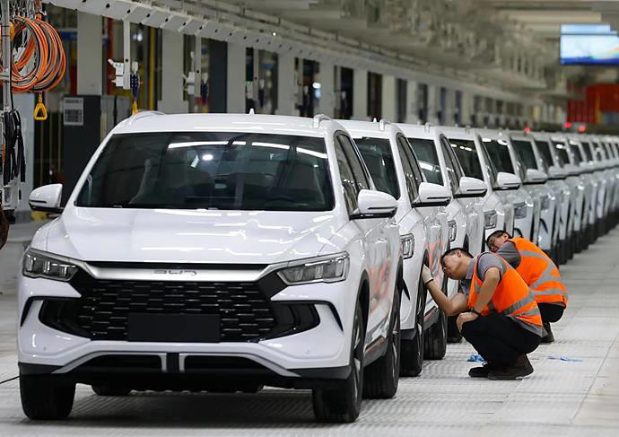 Is the EV era already ending? China’s car market faces a 2026 sales cliff