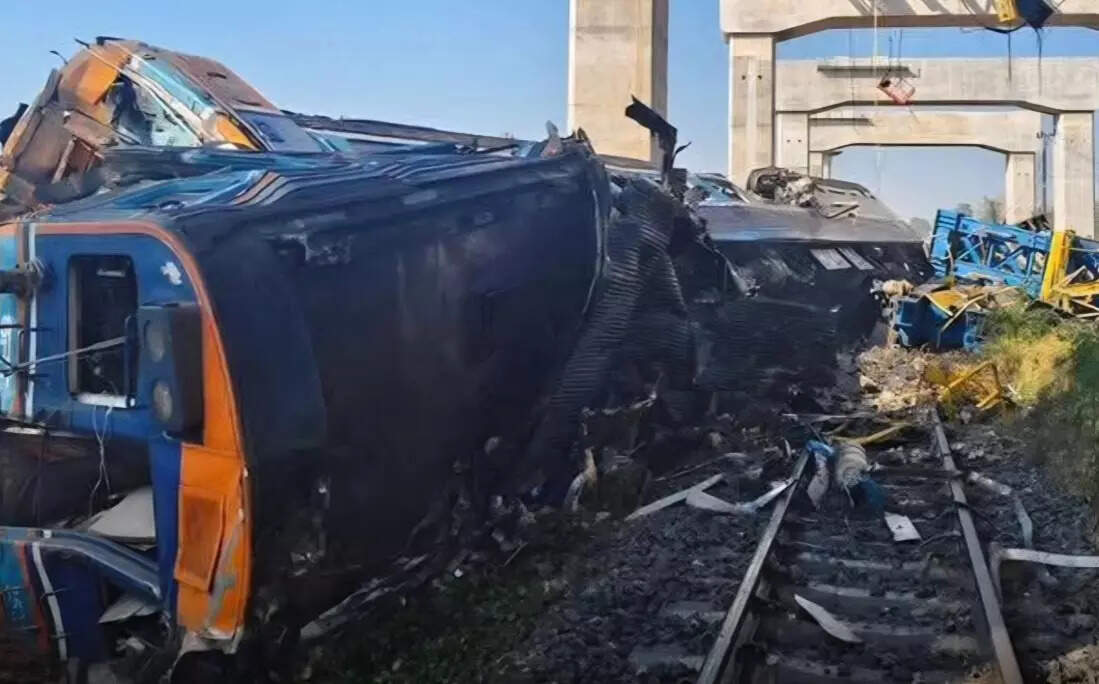 Thailand crane collapse: Passenger train from Bangkok derails, leaving ...