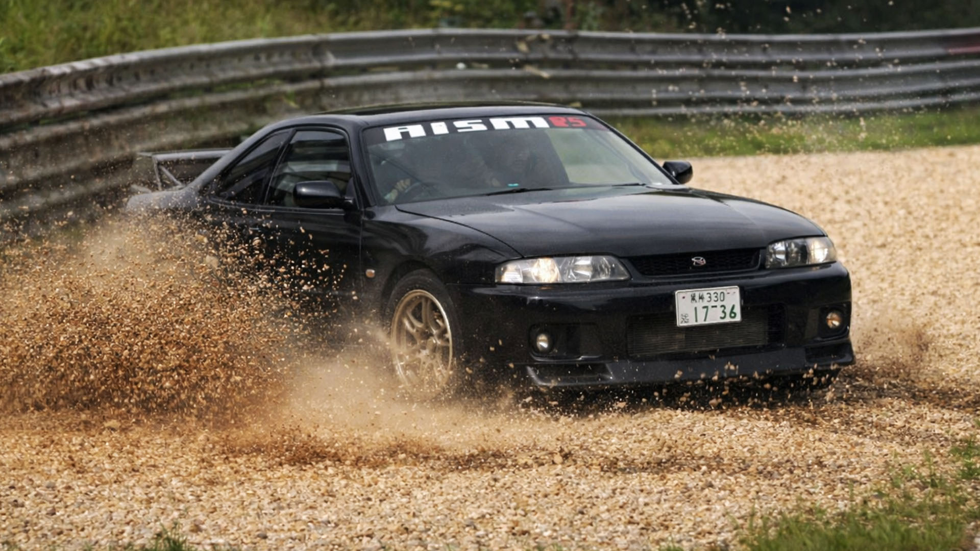 Nissan Skyline nearly crashes at Nürburgring
