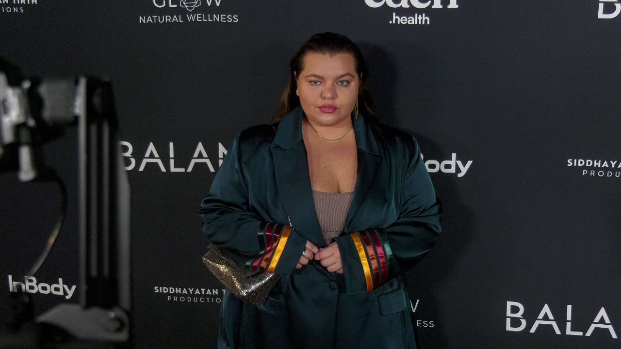 Victoria Pousada Kreindler "Balance: A perimenopause journey" red ...