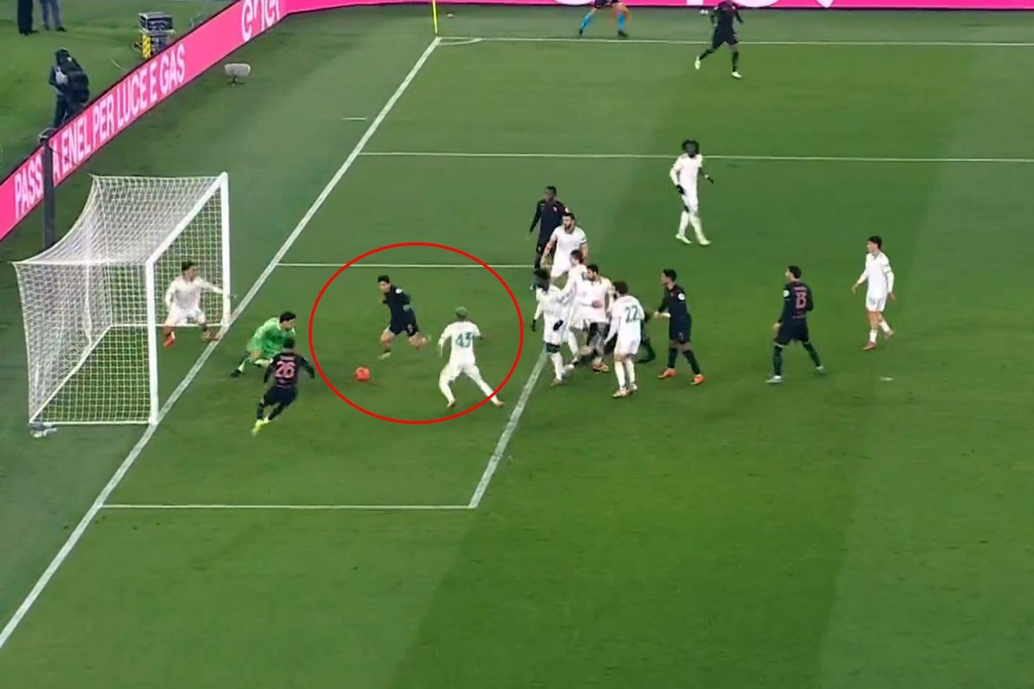 Milli futbolcumuz Roma'yı 90'da yıktı