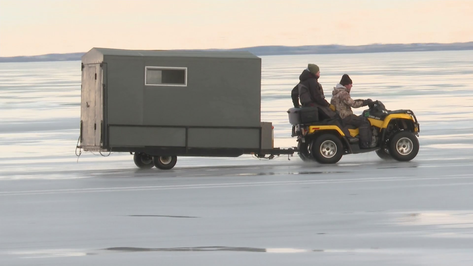Lake Winnebago ice holding up despite warm weather