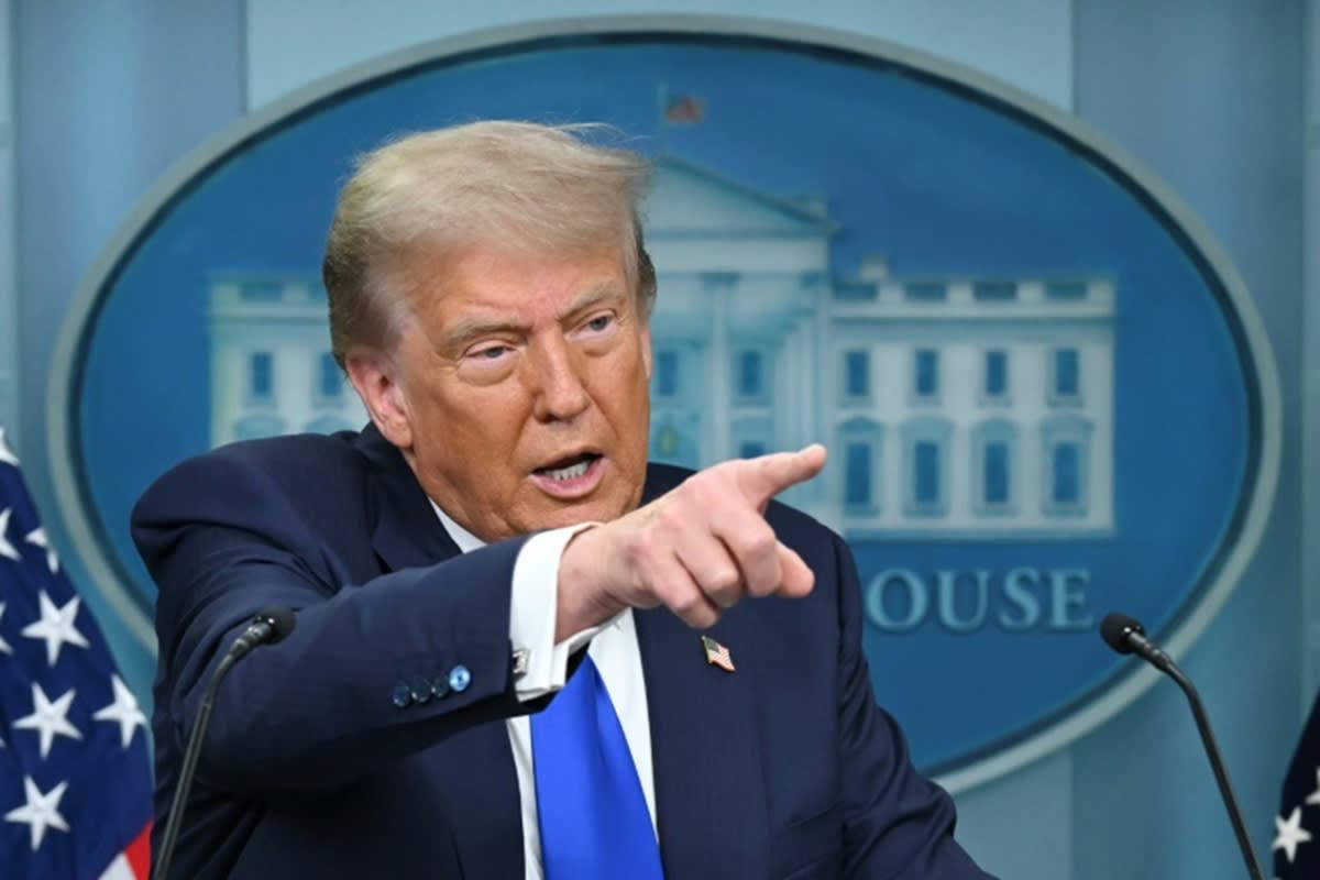 Trump caught giving middle finger as heckler yells 'paedophile ...