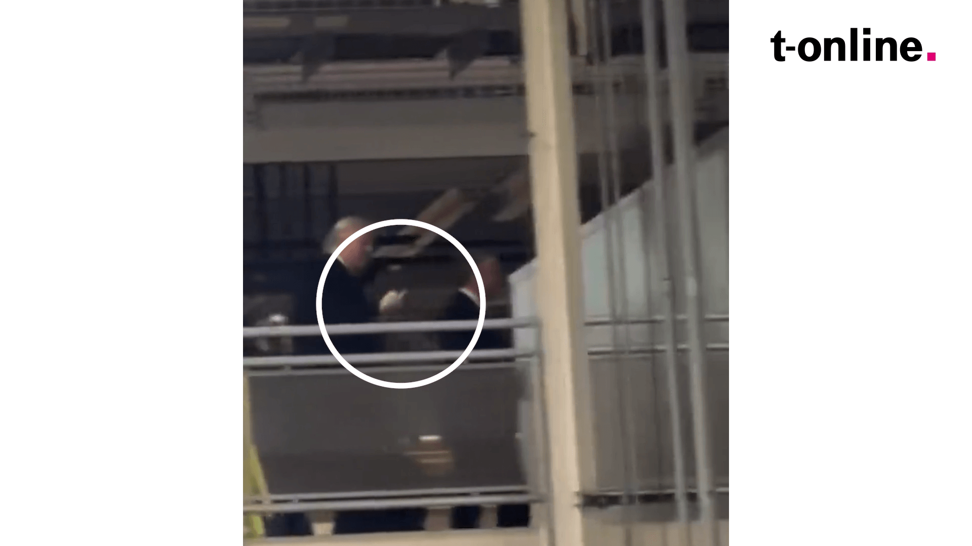 Trump zeigt den Mittelfinger