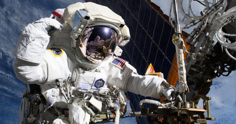 Long-term space travel significantly deforms the human brain, new study ...