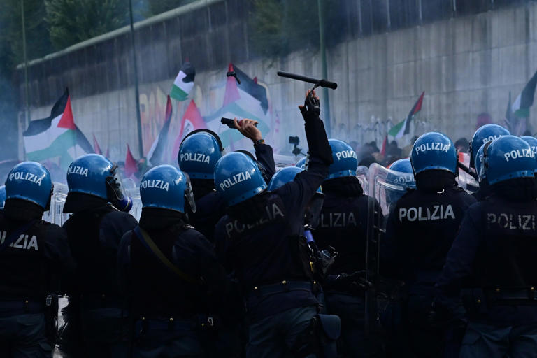 Torino, blitz polizia: 8 misure cautelari per le violenze ai cortei pro-Pal