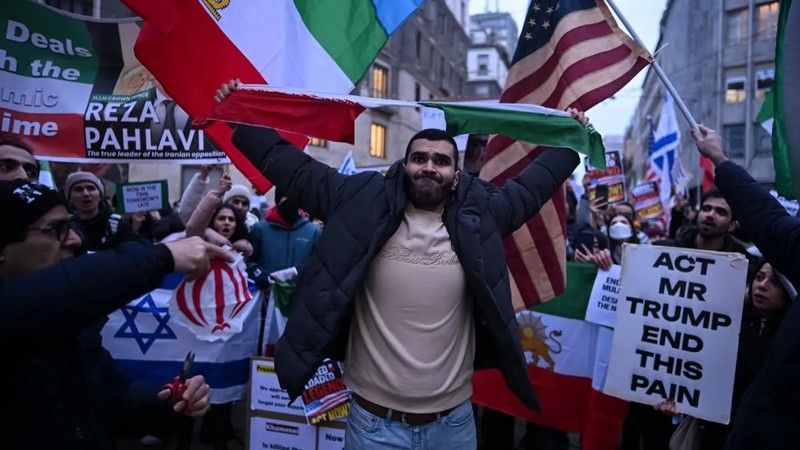 Trump urges Iranians to ‘take over institutions’