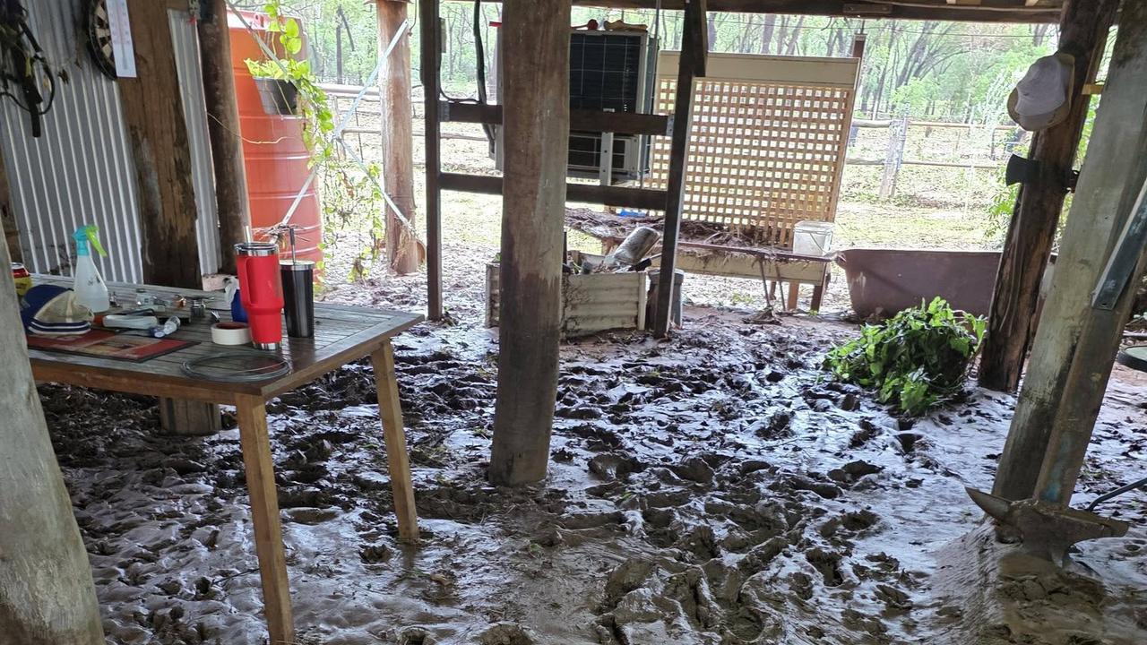 'Mud army' descends on town as flood clean-up begins