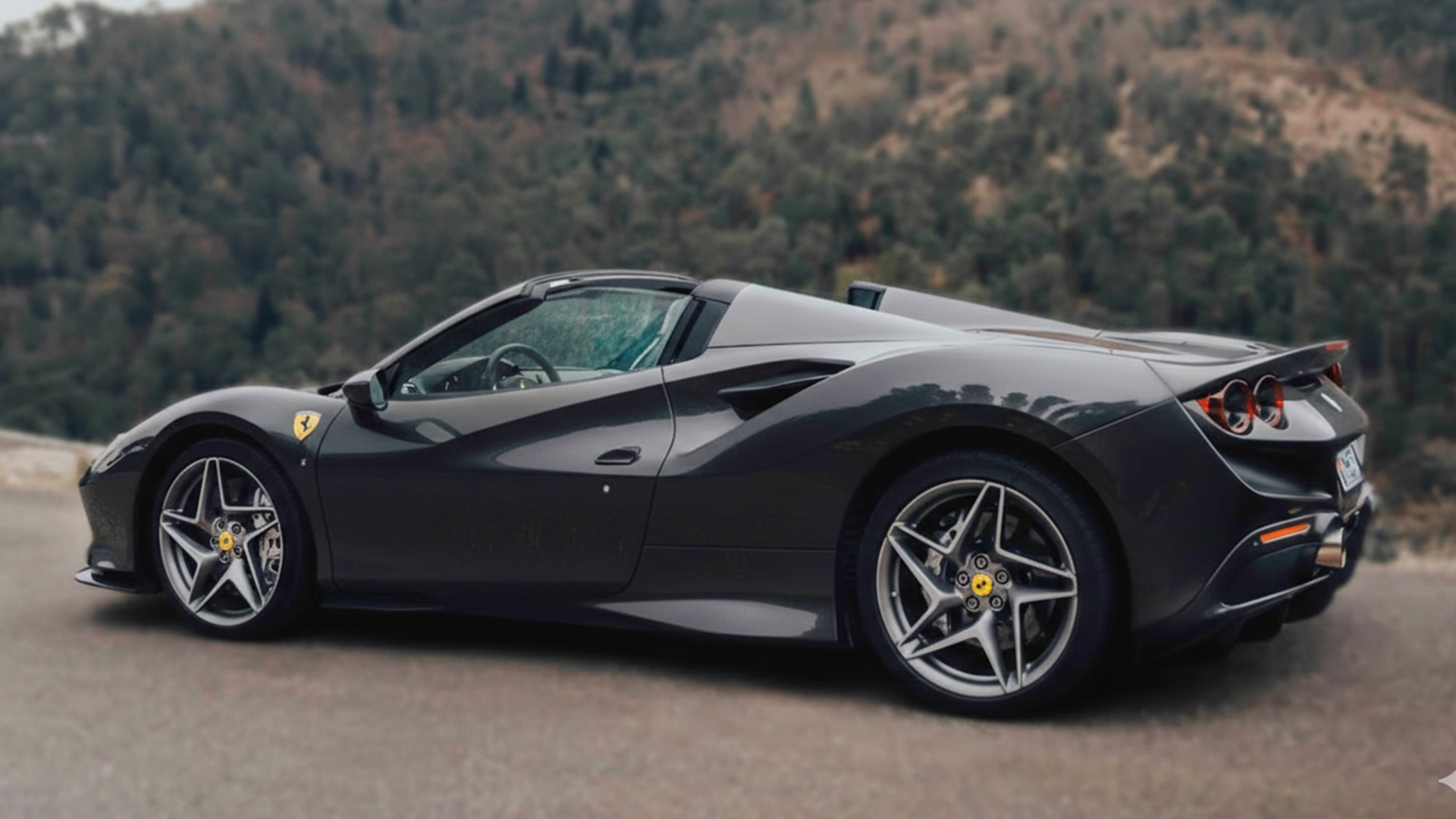 What a straight pipe Ferrari really sounds like