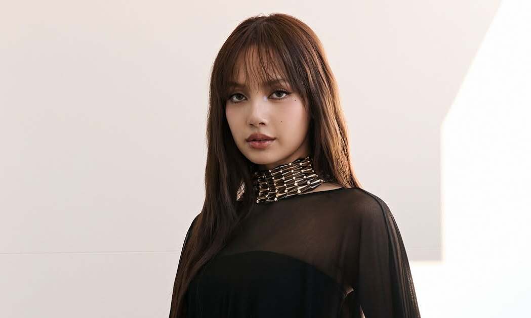 Blackpink's Lisa criticized for outfit at Golden Globes