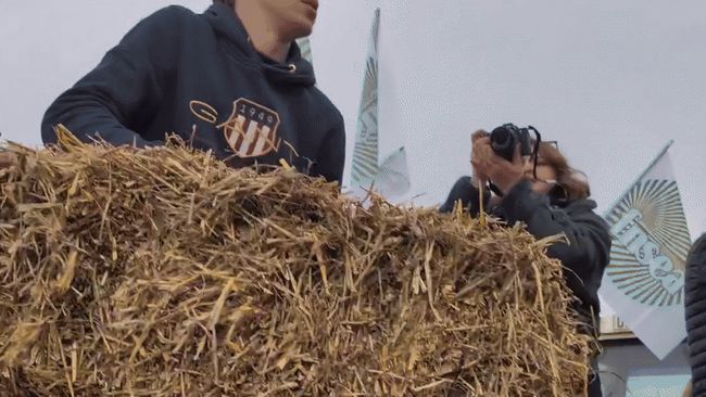Farmers dump hay outside French Parliament
