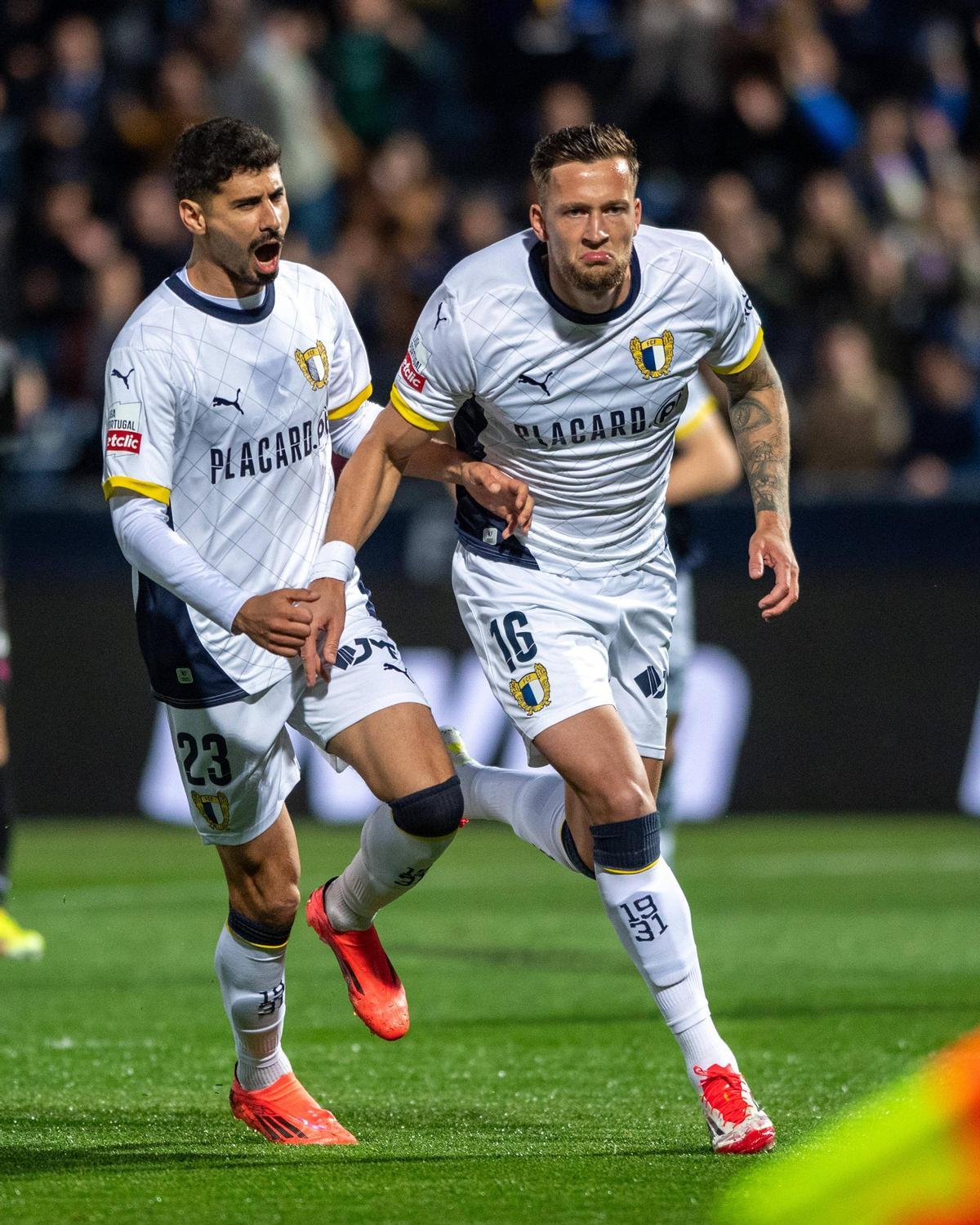 Justin de Haas, un central de consenso para el Valencia