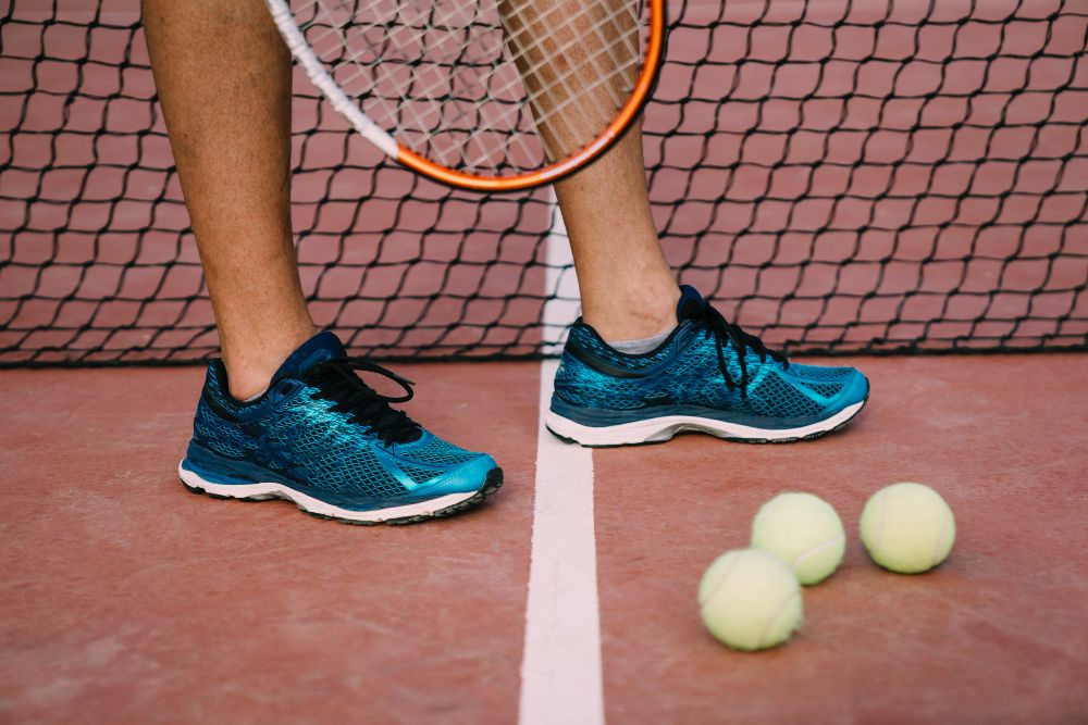 Inilah perbedaan sepatu padel untuk lapangan indoor dan outdoor yang ...
