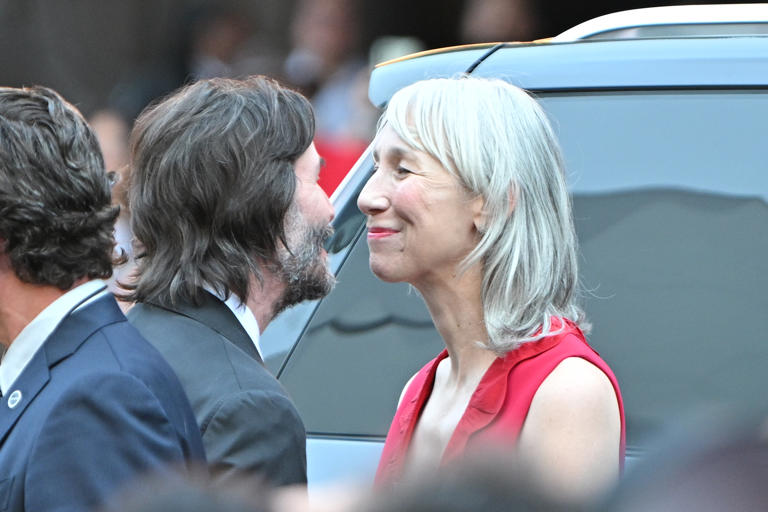 Keanu Reeves and girlfriend Alexandra Grant share cinematic kiss at ...