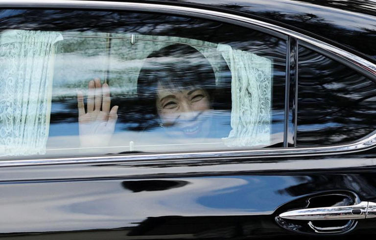 午前の日経平均は続伸、864円高 衆院解散への思惑買いが継続