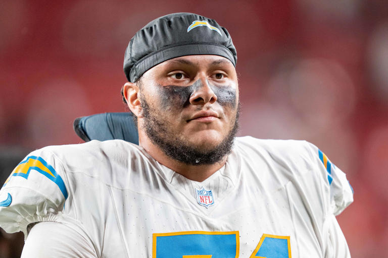 Chargers sign 14 players to future contracts