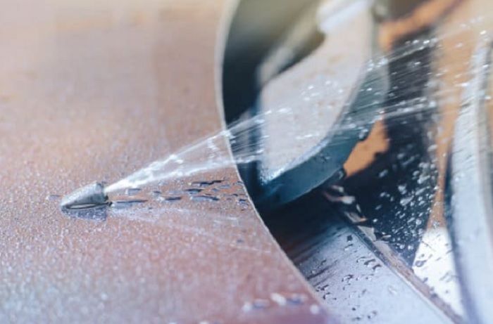 Wajib paham, ini bahaya air wiper diisi campuran sabun atau air biasa