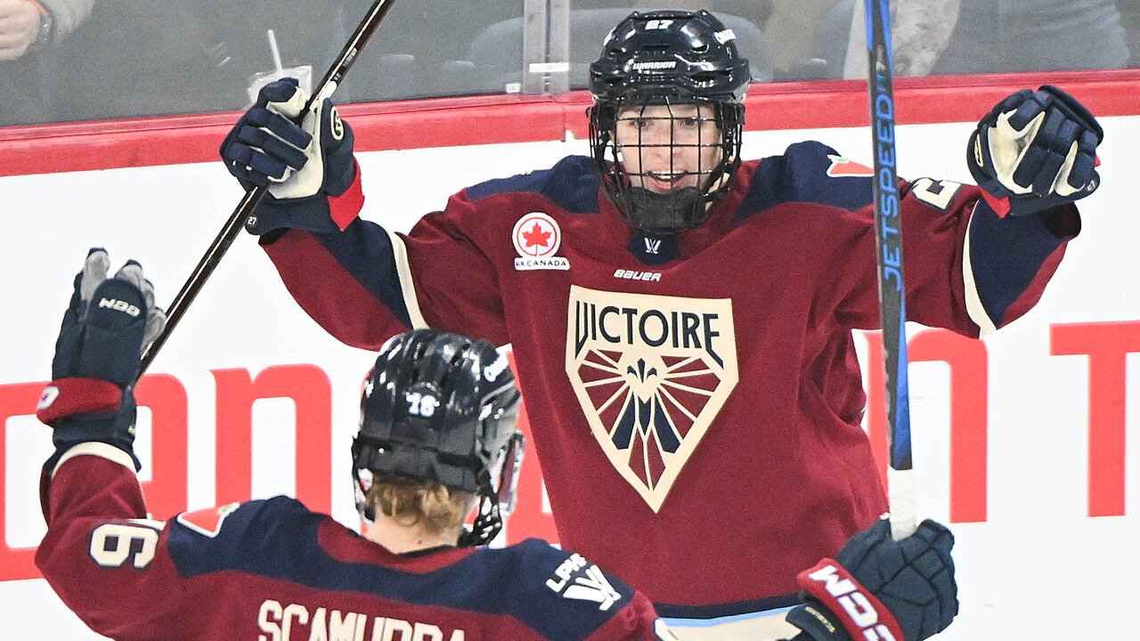 Darkangelo's 2-point night enough to defeat her former team, Victoire ...