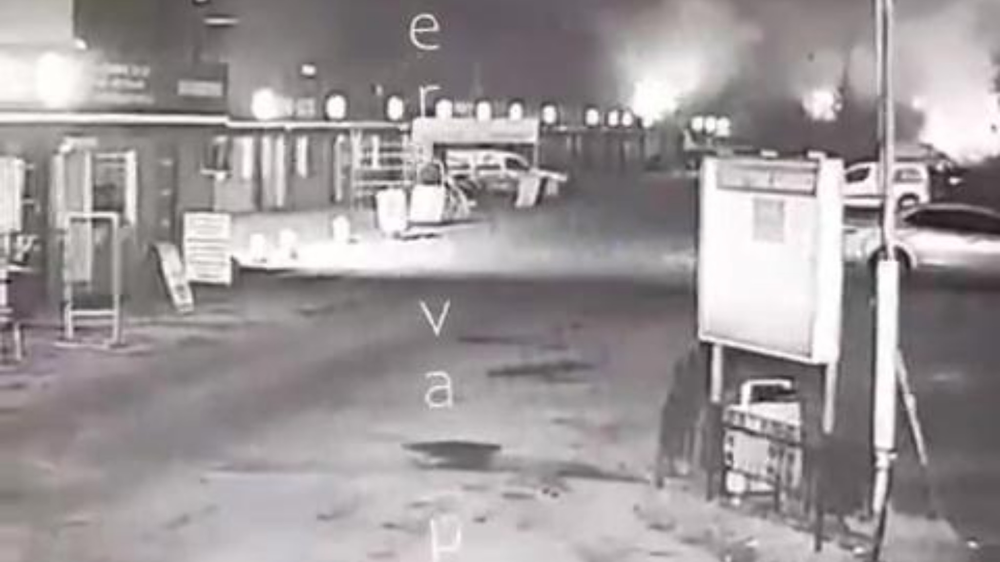 Un lampo, esplosione e fumo alto: raid di droni sul grattacielo di ...