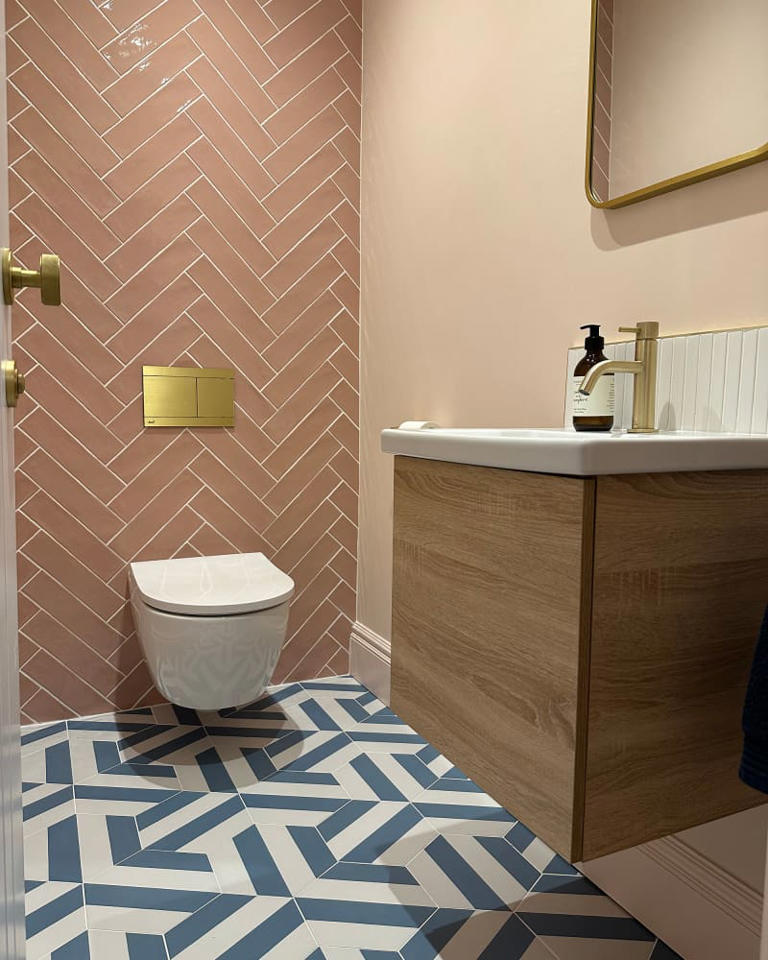 Before & after: This '90s beige bathroom now looks boutique-hotel