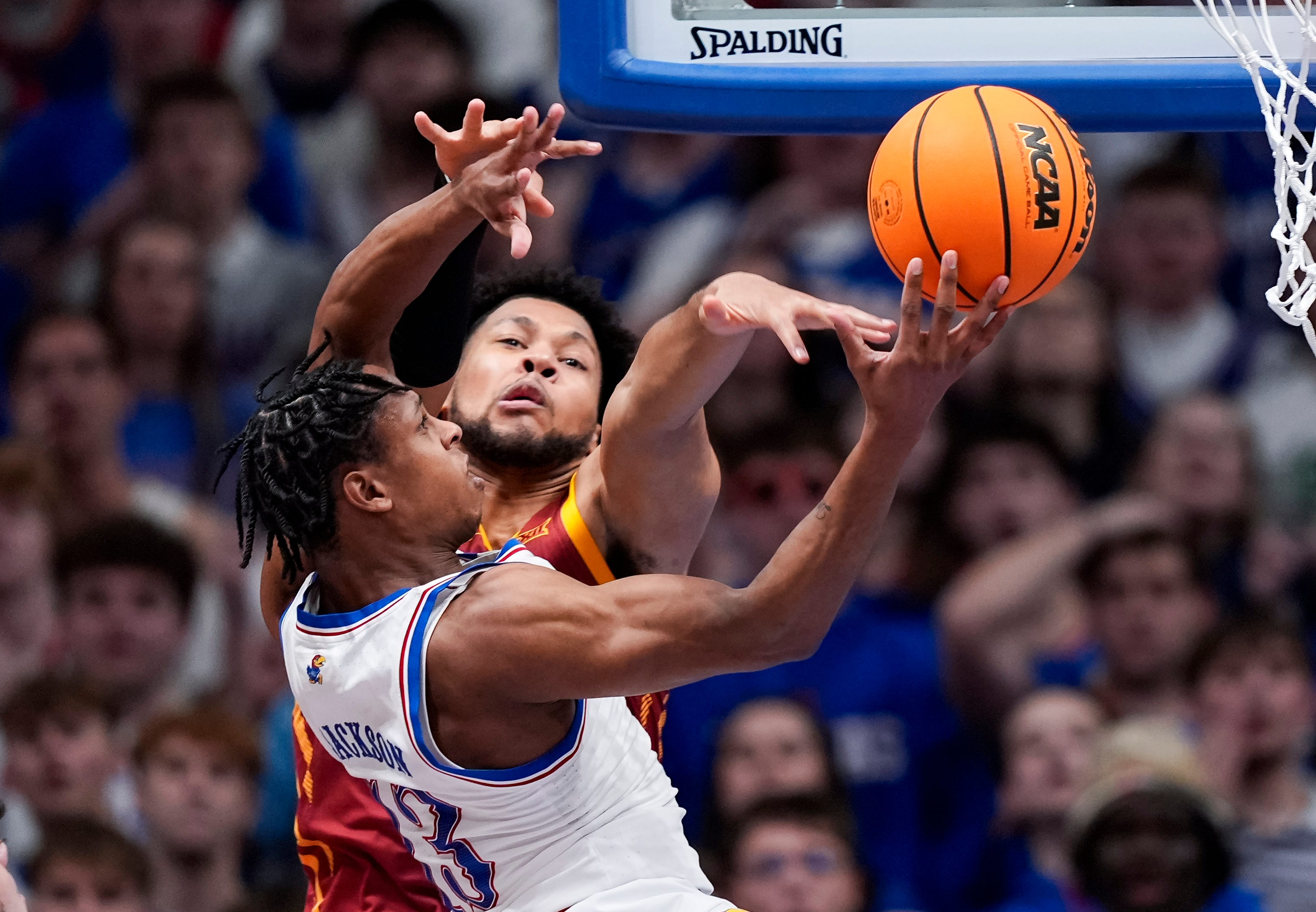 No. 25 Kansas basketball upsets No. 2 Iowa State at Allen Fieldhouse