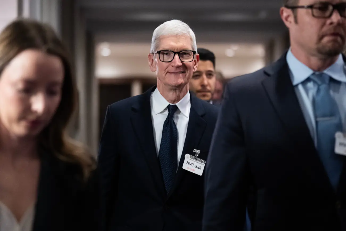 Apple công bố mức lương của Tim Cook năm 2025