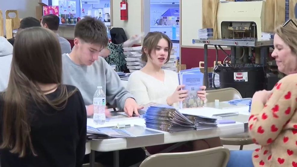 Volunteers at Lava Avenue Baptist Church assemble bibles for global ...