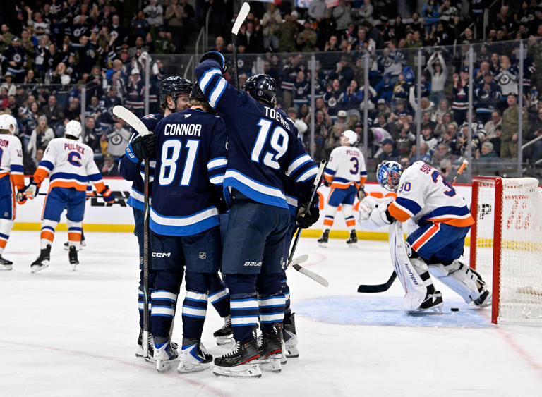 Lowry, Connor each have goal and assist as Jets beat Islanders 5-4 for ...