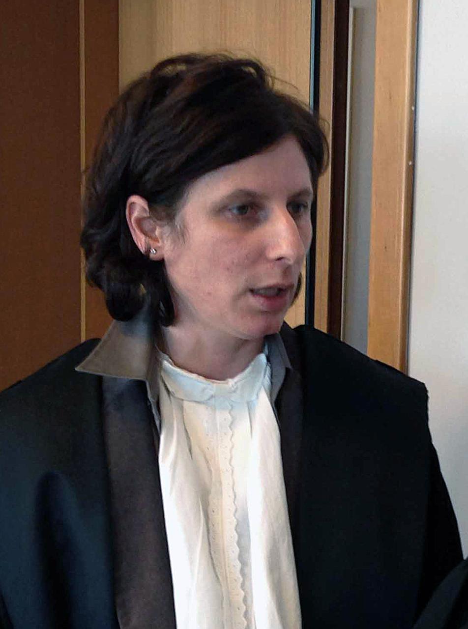 Vicino di casa da incubo. Giovane coppia in fuga. Stalker sotto processo