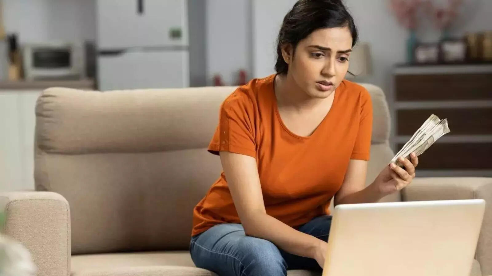 भूल गए सालों पहले ली गई LIC पॉलिसी का पैसा क्लेम करना तो जल्द ही करें ...