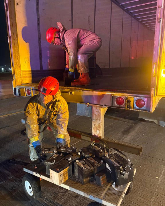 Battery acid spilled on Interstate 465 on west side of Indianapolis ...