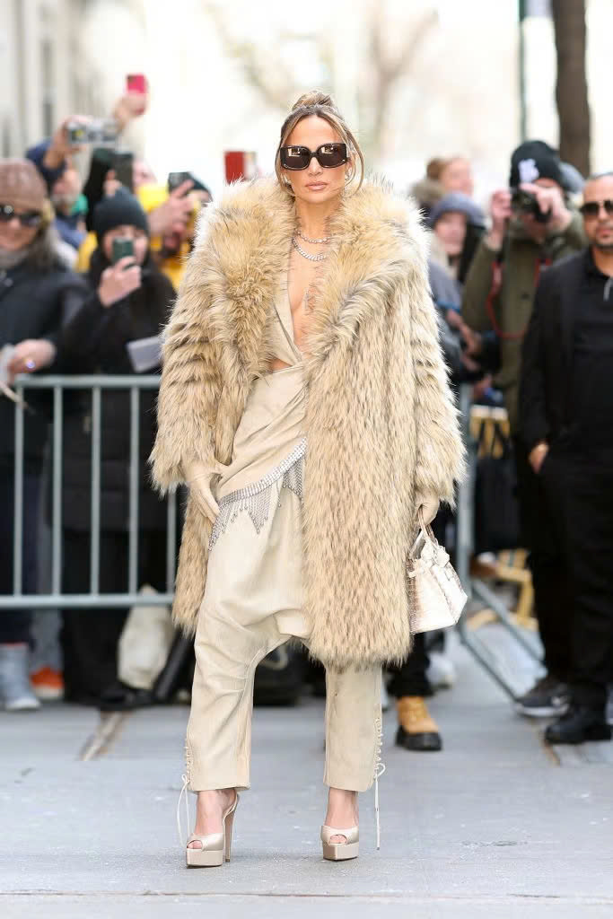 Jennifer Lopez: Biểu tượng gợi cảm vượt thời gian