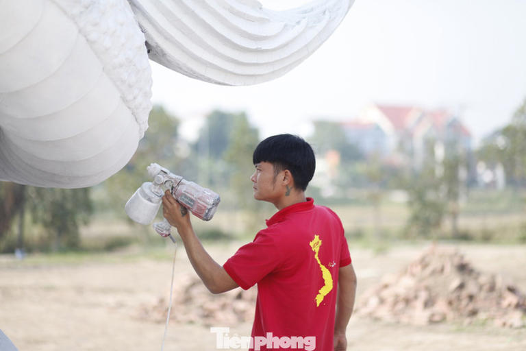 Chàng trai Bắc Ninh làm linh vật ngựa, đấu giá lấy tiền giúp người ...
