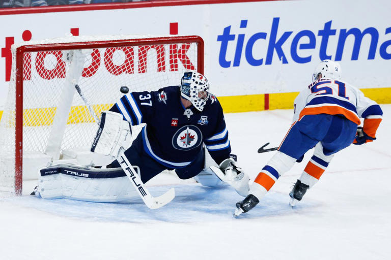 Islanders defense struggles in rough road loss to Jets