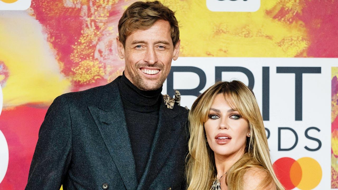Peter Crouch leaves Abbey Clancy’s birthday present on London train