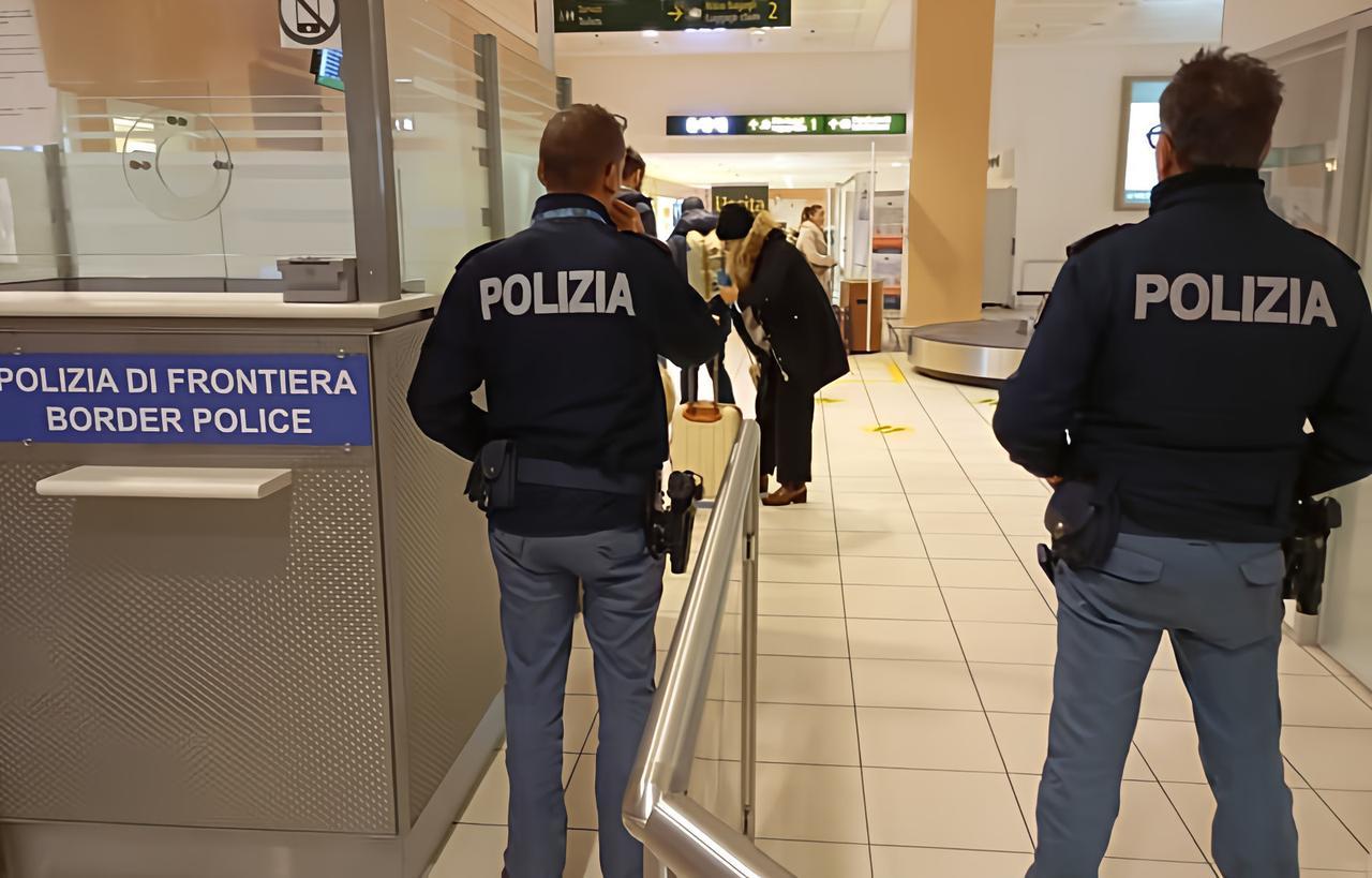 Traffico di esseri umani. Migranti in auto dalla frontiera. In tre ...