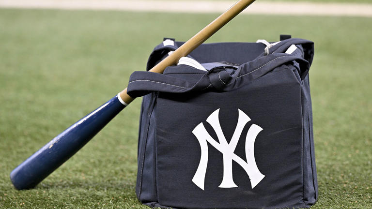 Yankees trade 4 prospects for Marlins pitcher