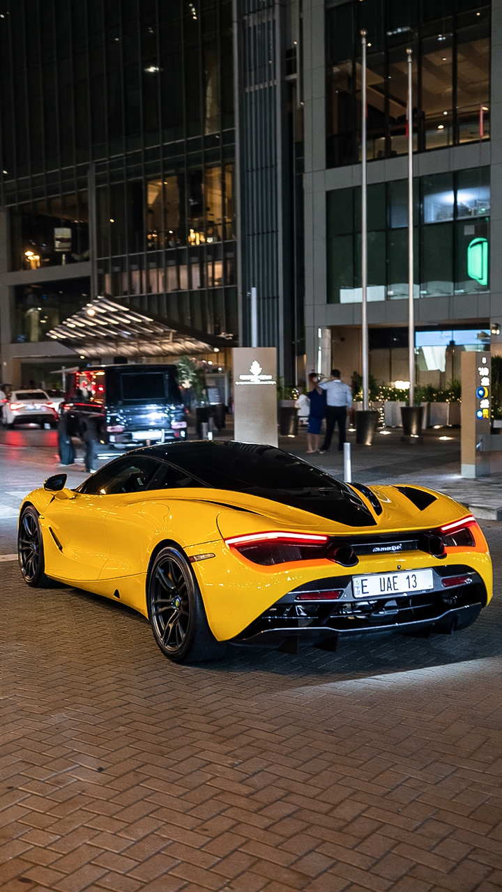 McLaren 720S looks sharp in Dubai